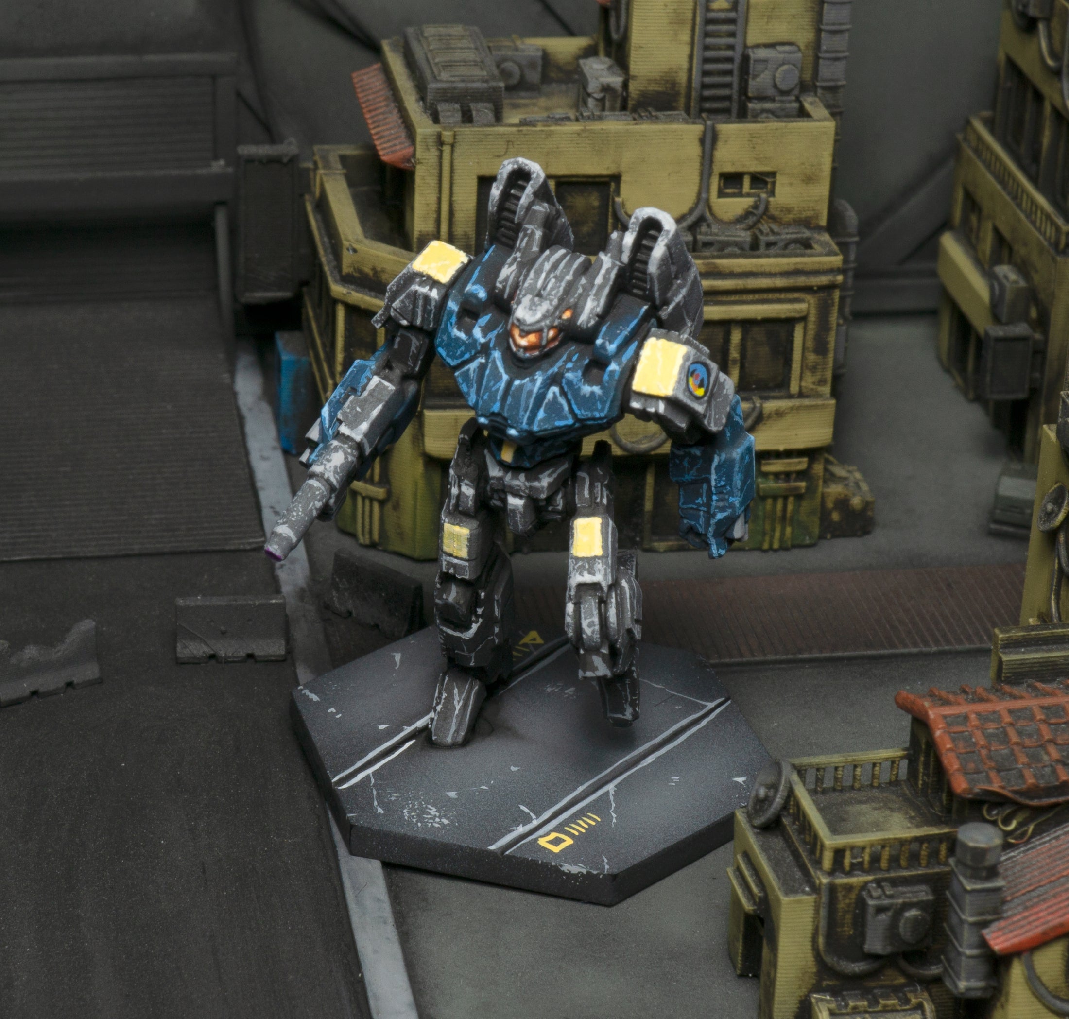 BattleTech: Phoenix Hawk (Premium Miniature) – Catalyst Game Labs Store